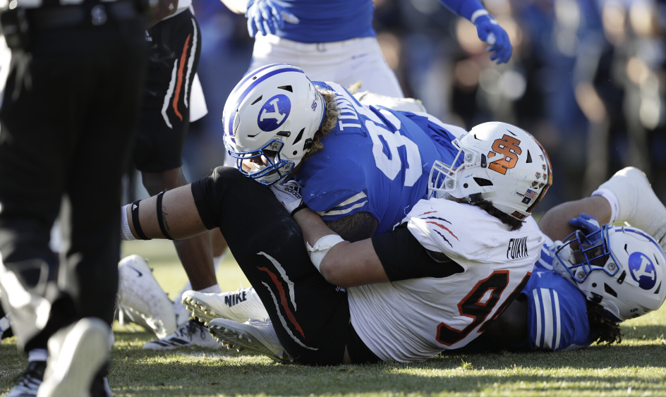 BYU Defensive Lineman Khyiris Tonga Scores Rushing TD In Scrum Formation