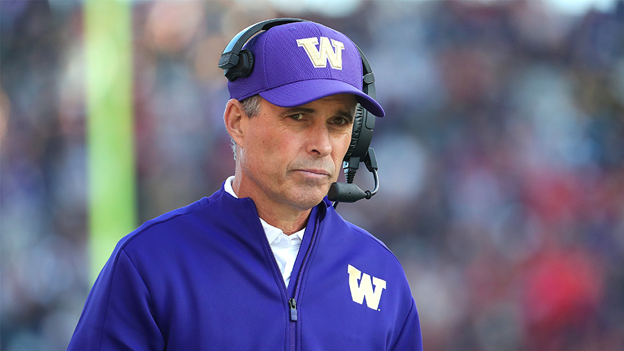 Washington’s Chris Petersen Resigns, Jimmy Lake To Take Over