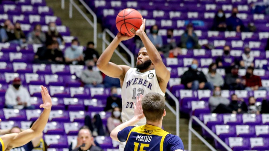 Isiah Brown Scores Career-High As Wildcats Coast Past Lumberjacks
