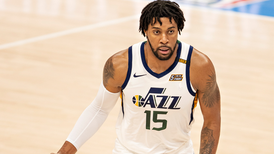 Derrick Favors Throws Down Powerful Dunk In Traffic Late In Third Quarter