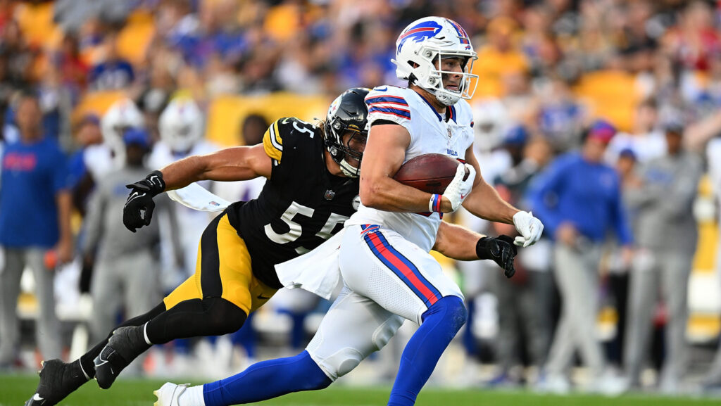 Inspired By Taylor Swift, Dalton Kincaid Passes Out Friendship Bracelets